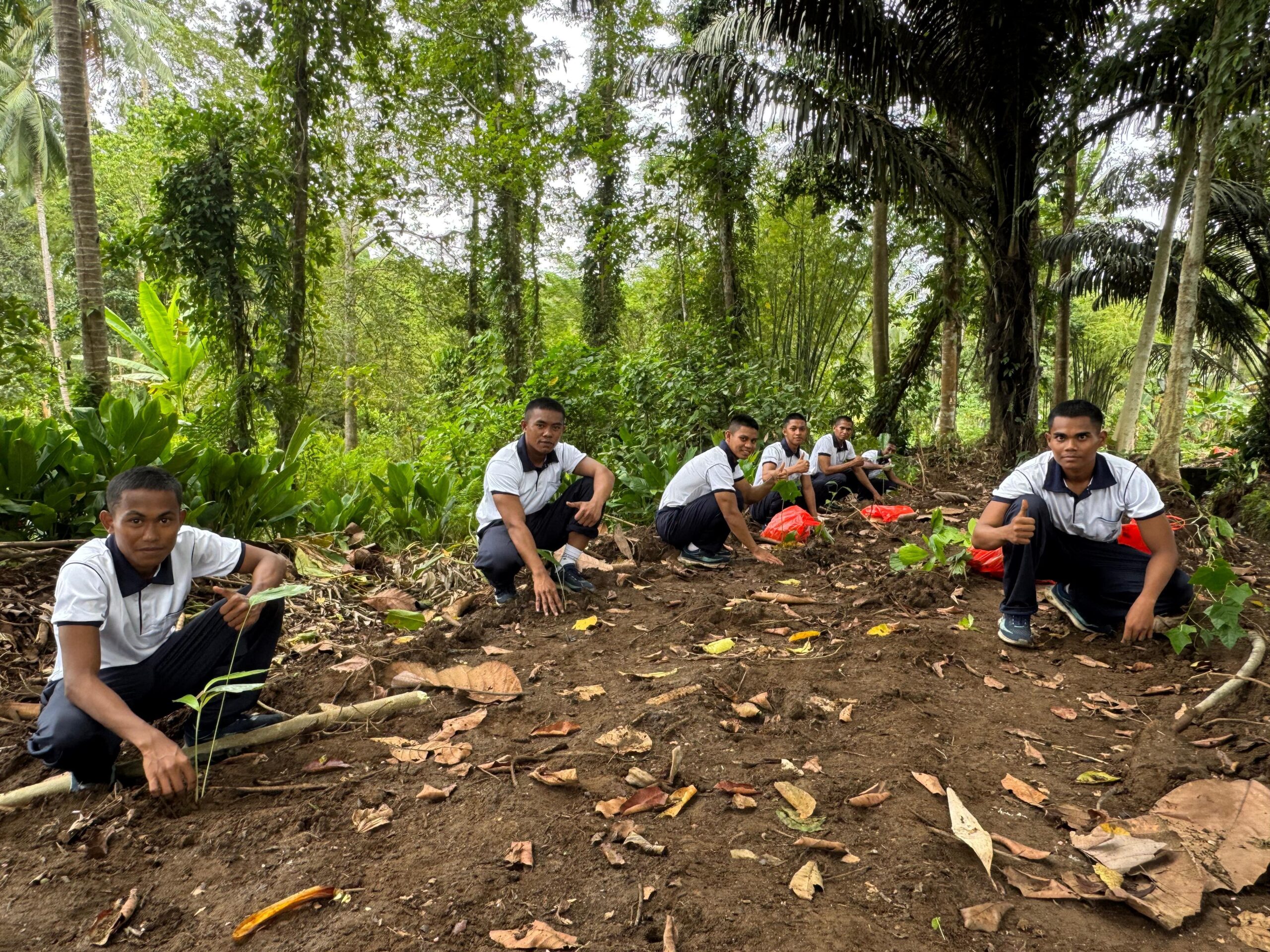 Siswa Dikmata Satdik 4 TNI-AL Gelar Baksos & Penanaman Pohon di Kawasan ...